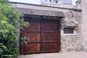 The Thrilling History of the Picpus Cemetery | World In Paris