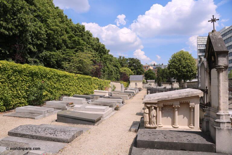 The Thrilling History of the Picpus Cemetery | World In Paris
