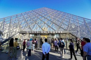 15+ Curious Facts about the Louvre Pyramid (Inside and Out!) | World In ...